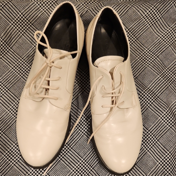 Ecco | Shoes | Ecco Tray Tech Cream Womens Oxfords Size 75 | Poshmark